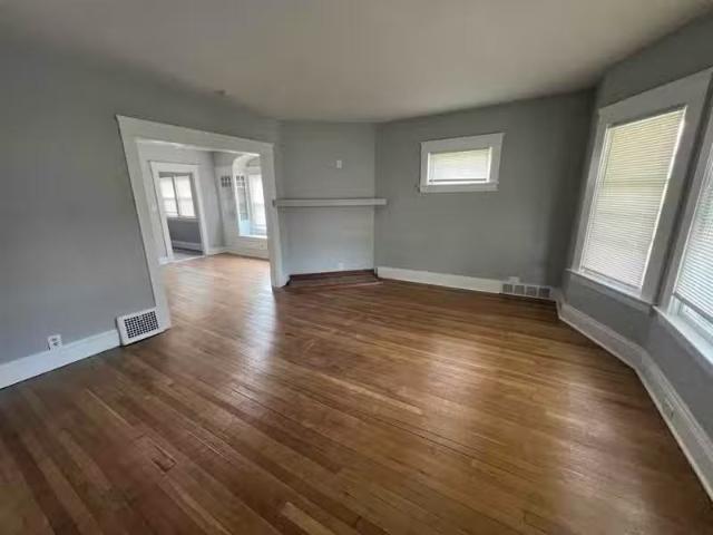 BRAND NEW SPACIOUS 2 BR 1 BATH. LARGE LIVING ROOM AND DINING R.