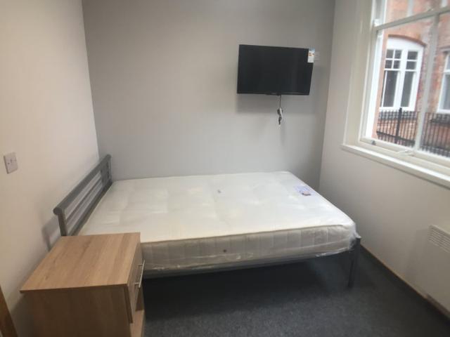 Brand new Studio all bills Inc 3 mins to UoL
