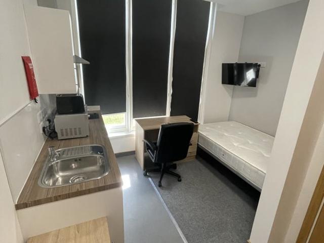 Brand new Studio all bills Inc 3 mins to UoL
