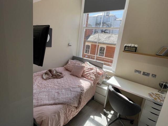 Brand new Studio all bills Inc In City Centre