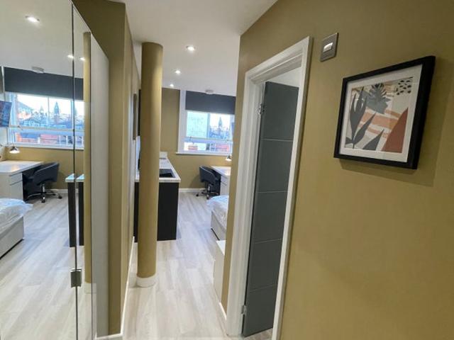 Brand new Studio all bills Inc In City Centre