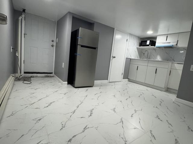 Brand New priviate Studio + laundry, 7 mins subway