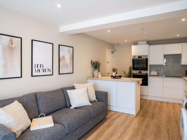 Brand New Professional House Share Room D