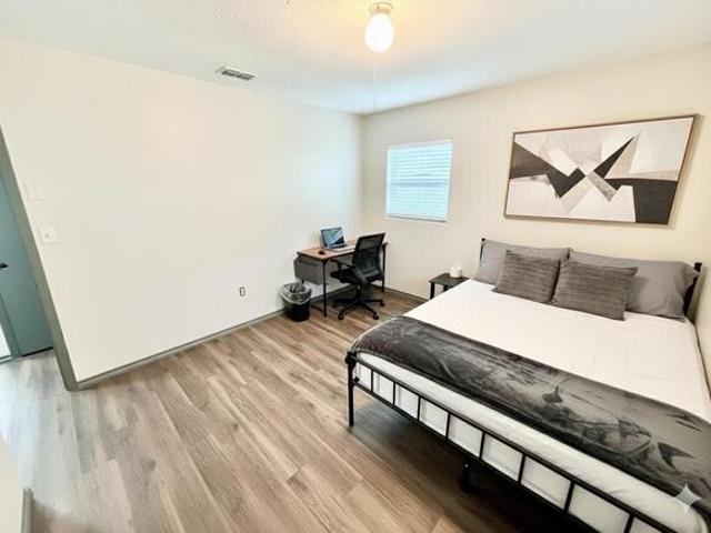 BRAND NEW Quiet Port Richey Home off US 19 All inclusive. Spacious Rooms, Desks, Don't Miss!