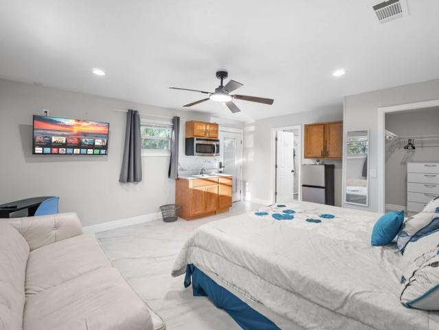 Brand New Room for Rent in Jacksonville! Spaci
