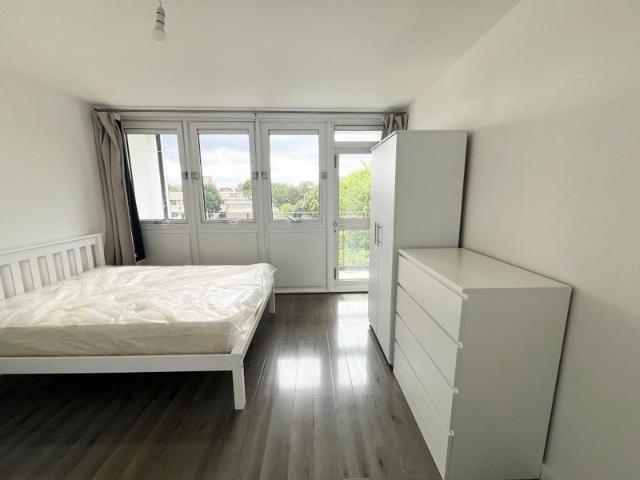 Brand New Refurbished 3 Bed Flat in Manor House