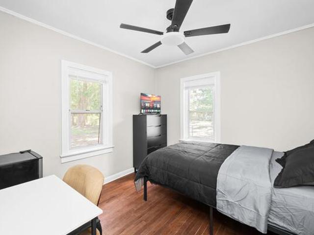 Brand New Remodel! Full Kitchen, Plenty of Space – Near Publix & Putnam Hospital