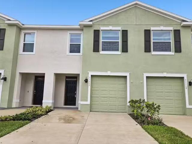 BRAND NEW TOWNHOME IN POPULAR ANGELINE! 11115 Crescent Deer Dr