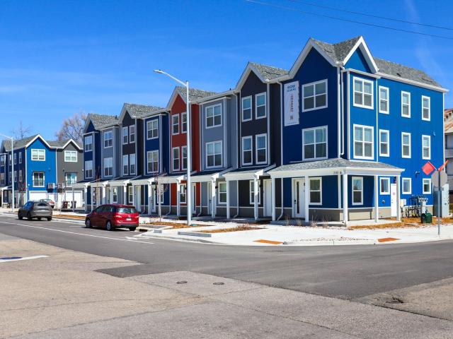 Brand New Townhomes in the heart of Longmont! 2BD/2.5BA+ Bonus Room! Available 8/10/26 !