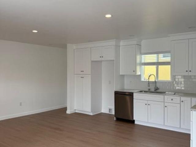 Brand new unit in the heart of Carson. 2 Bedroom