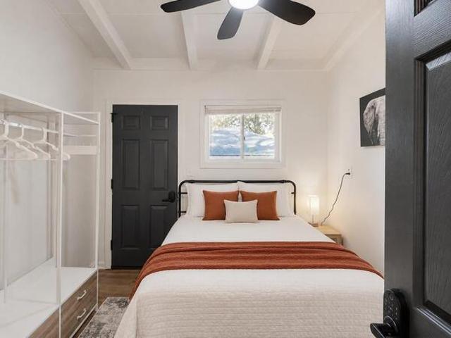 BRAND NEW Very clean & newly updated Decatur property with Smart TVs & mini fridges in every room!