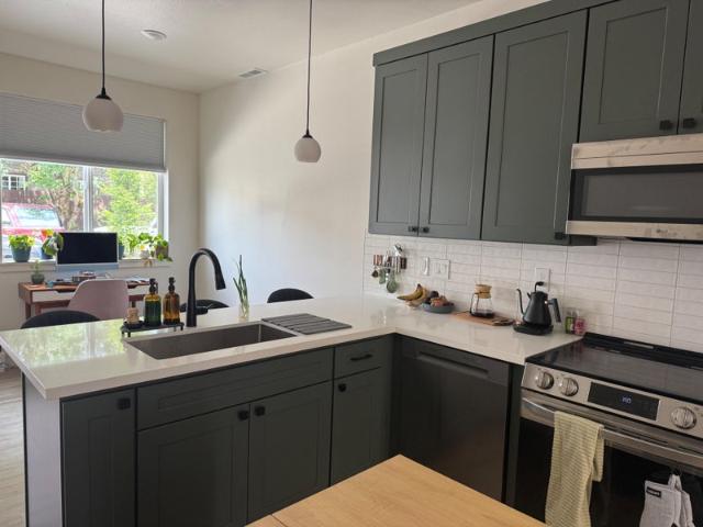 Brandnew Townhome near Glendoveer Golf coursetrail