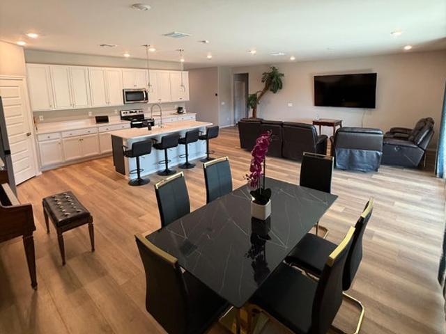 BrandNew Luxury Oasis Huge Smart TVs in Every Room