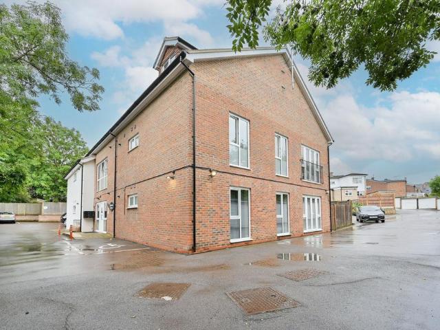 Brandon House, Claybury, WD23. 2 bed flat to rent £2,000 pcm £462 pw