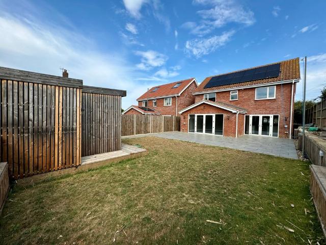 Brandon Road, Methwold, THETFORD 4 bed house to rent £2,350 pcm £542 pw