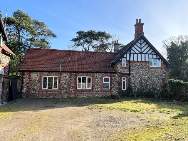 Brandon Road, Mildenhall, Bury St. Edmunds IP28, 1 bed bungalow to rent, £1,150 pcm | PrimeLocation