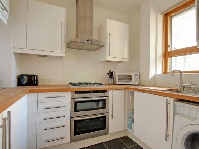 Brandon Street, SE17 2 bed apartment to rent £2,200 pcm £508 pw