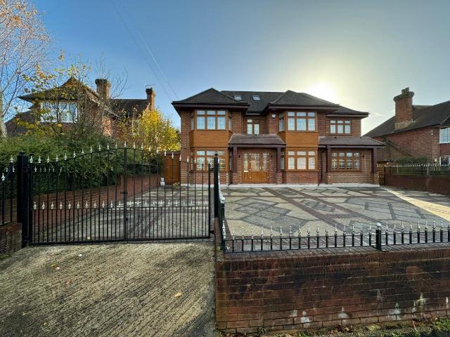 Brandshill Avenue HP13, 8 bed detached house to rent, £5,000 pcm | PrimeLocation