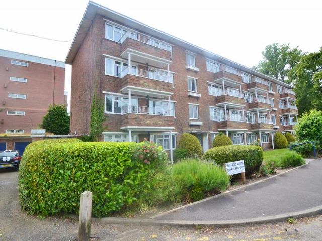 Branksome 2 bed flat to rent £1,050 pcm £242 pw