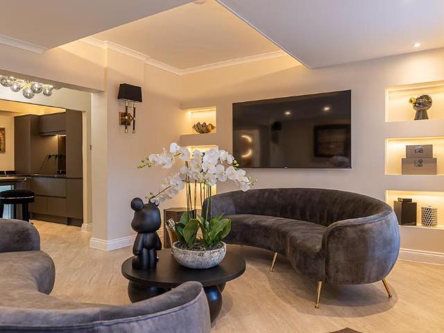 Branksome House, Westgate Street. 3 bed apartment to rent £2,950 pcm £681 pw