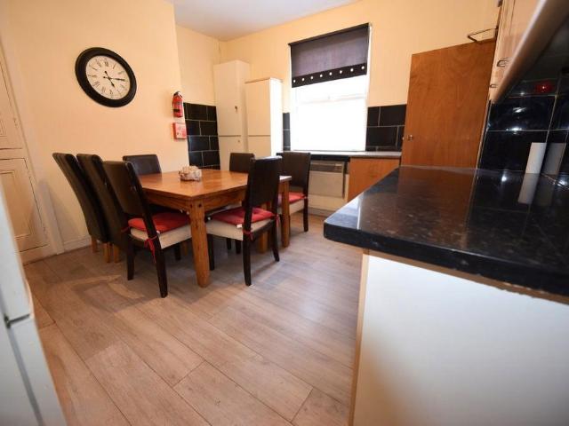 Branksome Place 3 bed house to rent £1,170 pcm £270 pw