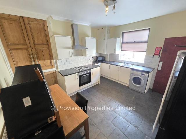 Branksome Place, Hyde Park LS6 4 bed terraced house to rent £1,560 pcm £360 pw