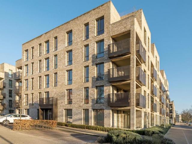 Brannigan Way, Edgware HA8 2 bed flat to rent £2,250 pcm £519 pw