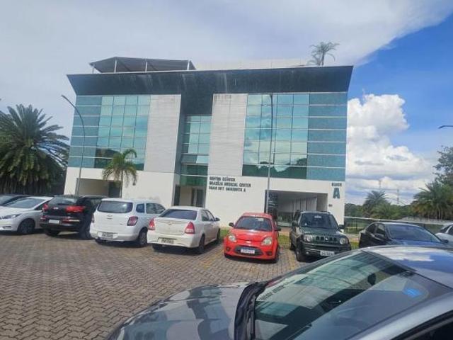 BRASILIA MEDICAL CENTER ALTO PADRÃO SALA COM VISTA PARA ÁREA VERDE, WC GARAGEM PRIVATIVA NO SS