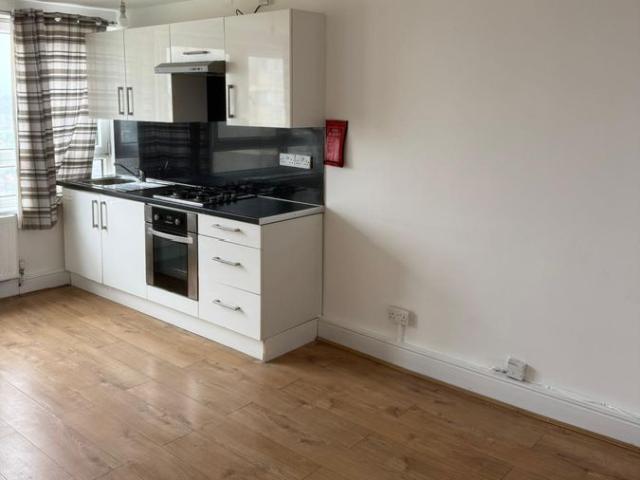 Brassett Point, Abbey Road E15, 2 bed flat to rent, £1,895 pcm | PrimeLocation