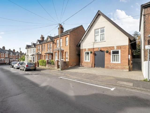 Brassey Road, Hampshire SO22 4 bed detached house to rent £2,750 pcm £635 pw