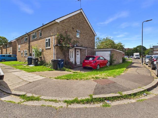 Brett Close, Middlesex UB5 2 bed apartment to rent £1,600 pcm £369 pw
