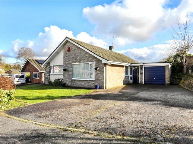 Brettingham Avenue, Cringleford. 3 bed bungalow to rent £1,550 pcm £358 pw