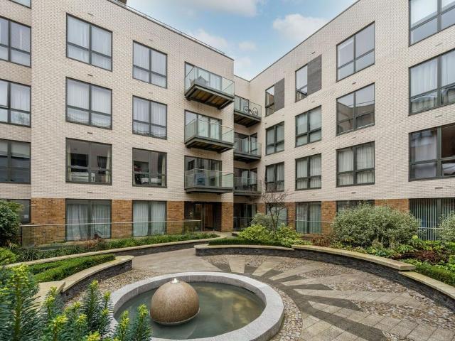 Brewery Lane, Twickenham, TW1 2 bed flat to rent £2,600 pcm £600 pw