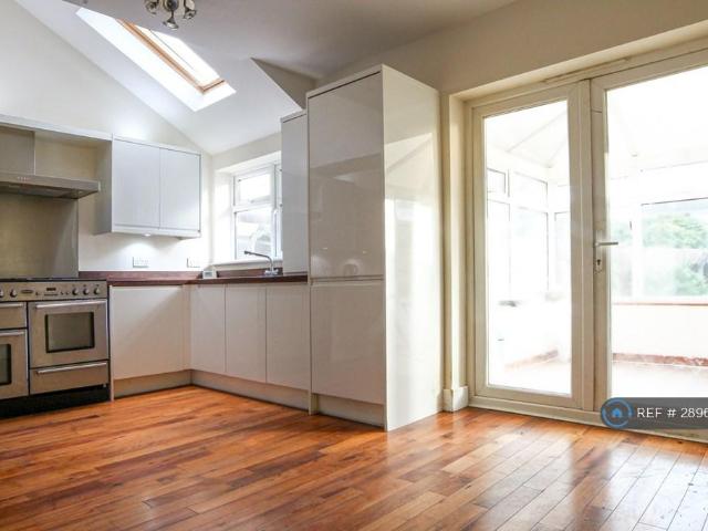 Brewery Road, Bromley, BR2 3 bed semi detached house to rent £2,350 pcm £542 pw