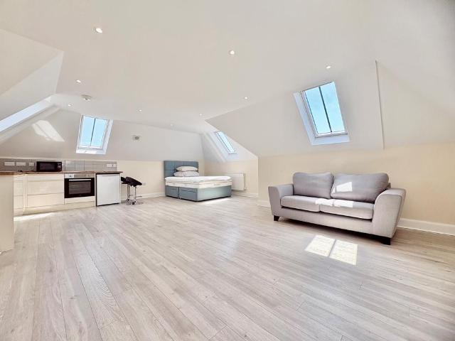 Brewery Road, HODDESDON Studio to rent £1,000 pcm £231 pw