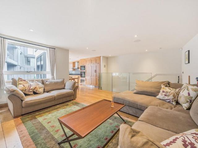 Brewery Square, London, EC1V 4 bed semi detached house to rent £5,000 pcm £1,154 pw