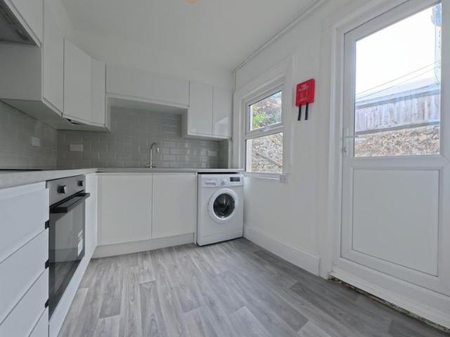 Brewer Street, BRIGHTON BN2 4 bed terraced house to rent £1,900 pcm £438 pw