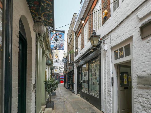 Brewers Lane, Richmond, TW9 1 bed apartment to rent £2,195 pcm £507 pw