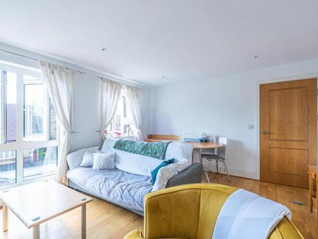 Brewhouse Lane, London, 2 Bedroom Apartment