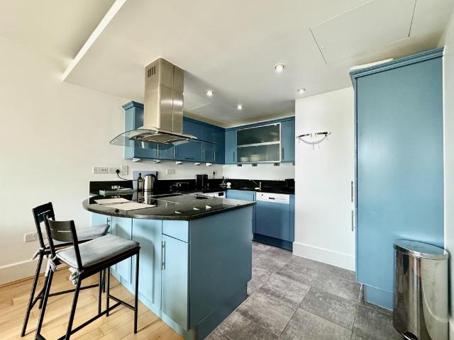 Brewhouse Lane, London SW15 2 bed apartment to rent £3,250 pcm £750 pw