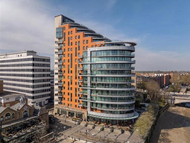Brewhouse Lane, London SW15 2 bed flat to rent £3,250 pcm £750 pw