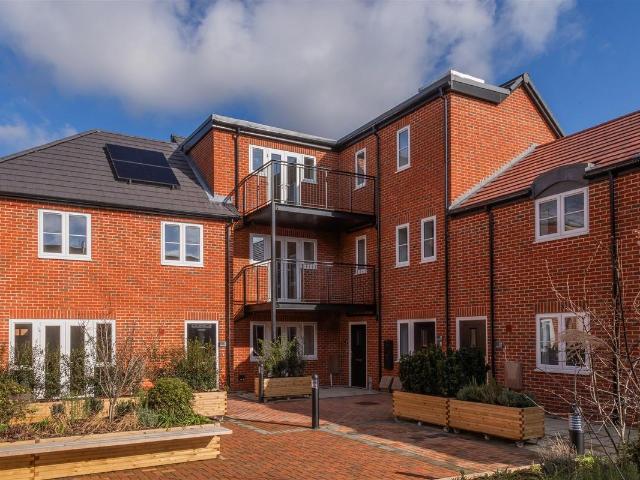Brewhouse Yard, Wallingford OX10, 1 bed flat to rent, £1,200 pcm | PrimeLocation