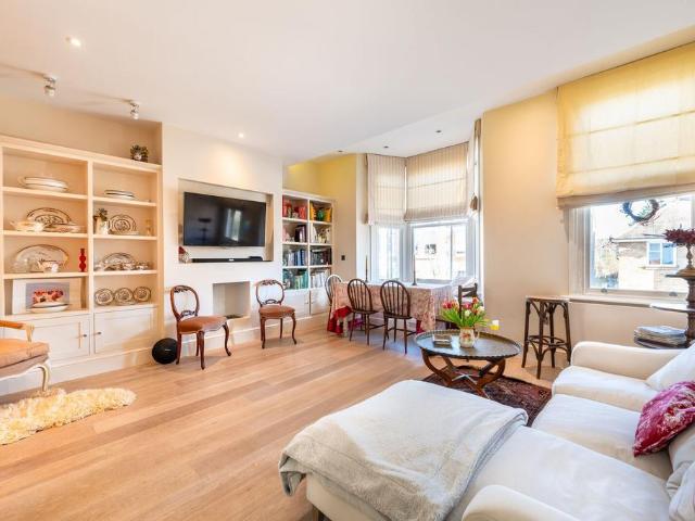 Brewster Gardens, North Kensington. 3 bed maisonette to rent £3,500 pcm £808 pw