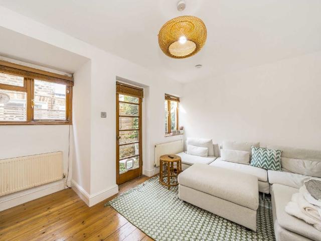 Brewster Gardens, North Kensington W10, 2 bed flat to rent, £2,300 pcm | PrimeLocation