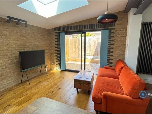Brewster Road, London, E10 1 bed flat to rent £1,450 pcm £335 pw