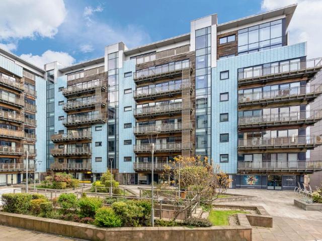 Breadalbane Street, Leith, Edinburgh. 2 bed flat to rent £1,550 pcm £358 pw