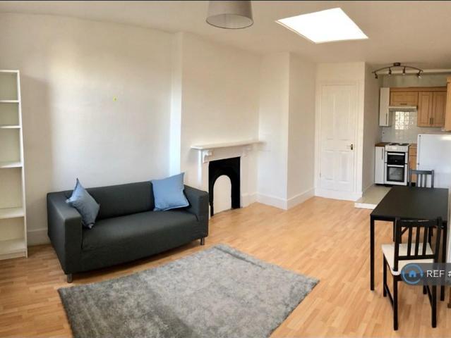 Breakspears Road, London, SE4 1 bed flat to rent £1,525 pcm £352 pw