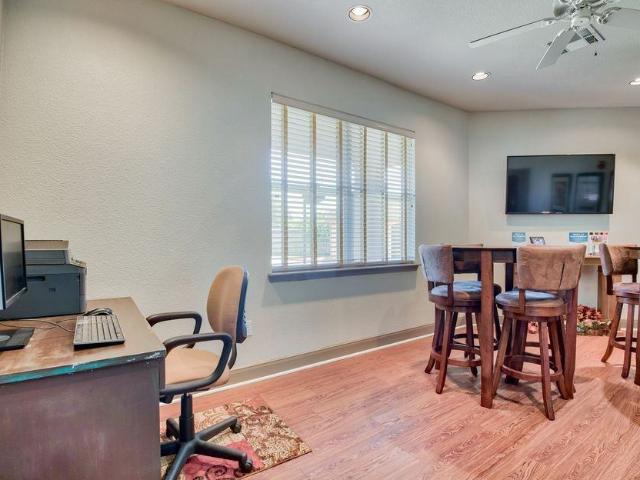 Breakwater Bay 3 Bedroom Apartment for Rent at 4375 N Major Dr, Beaumont, TX 77713