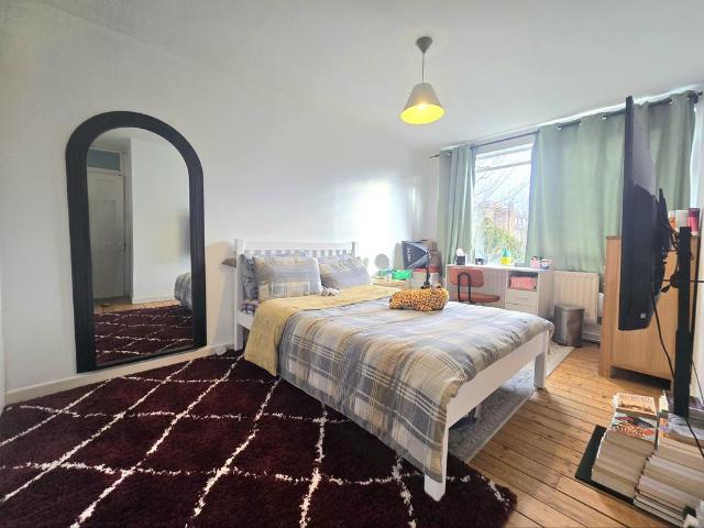 Breasley Close, London SW15 4 bed flat to rent £2,600 pcm £600 pw