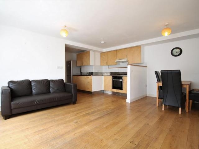 Brecknock Road, Tufnell Park, N7 3 bed flat to rent £3,450 pcm £796 pw